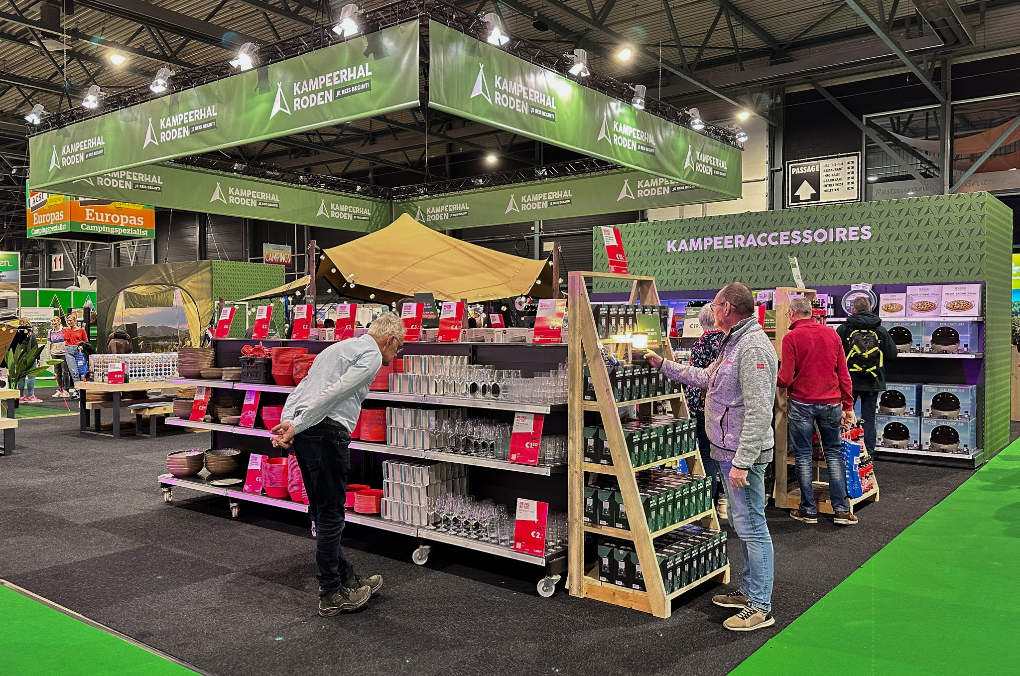 Kampeerhal Roden - Caravana